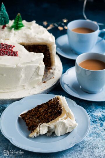 Easy Retro Christmas Cake | Only Crumbs Remain