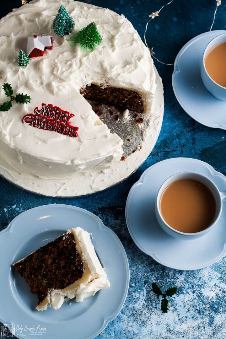 Easy Retro Christmas Cake | Only Crumbs Remain
