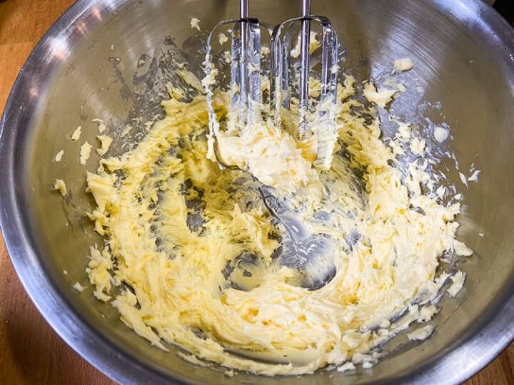 White Chocolate Buttercream | Only Crumbs Remain