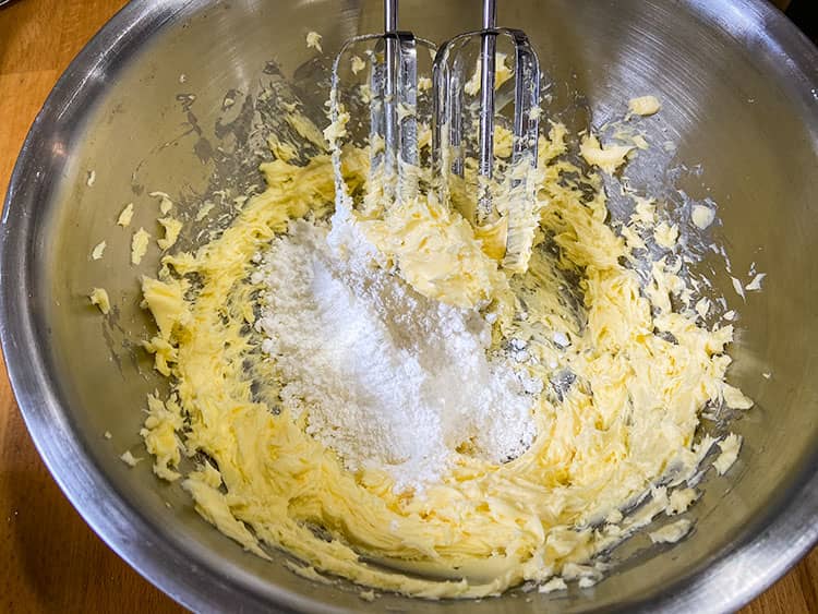 White Chocolate Buttercream | Only Crumbs Remain