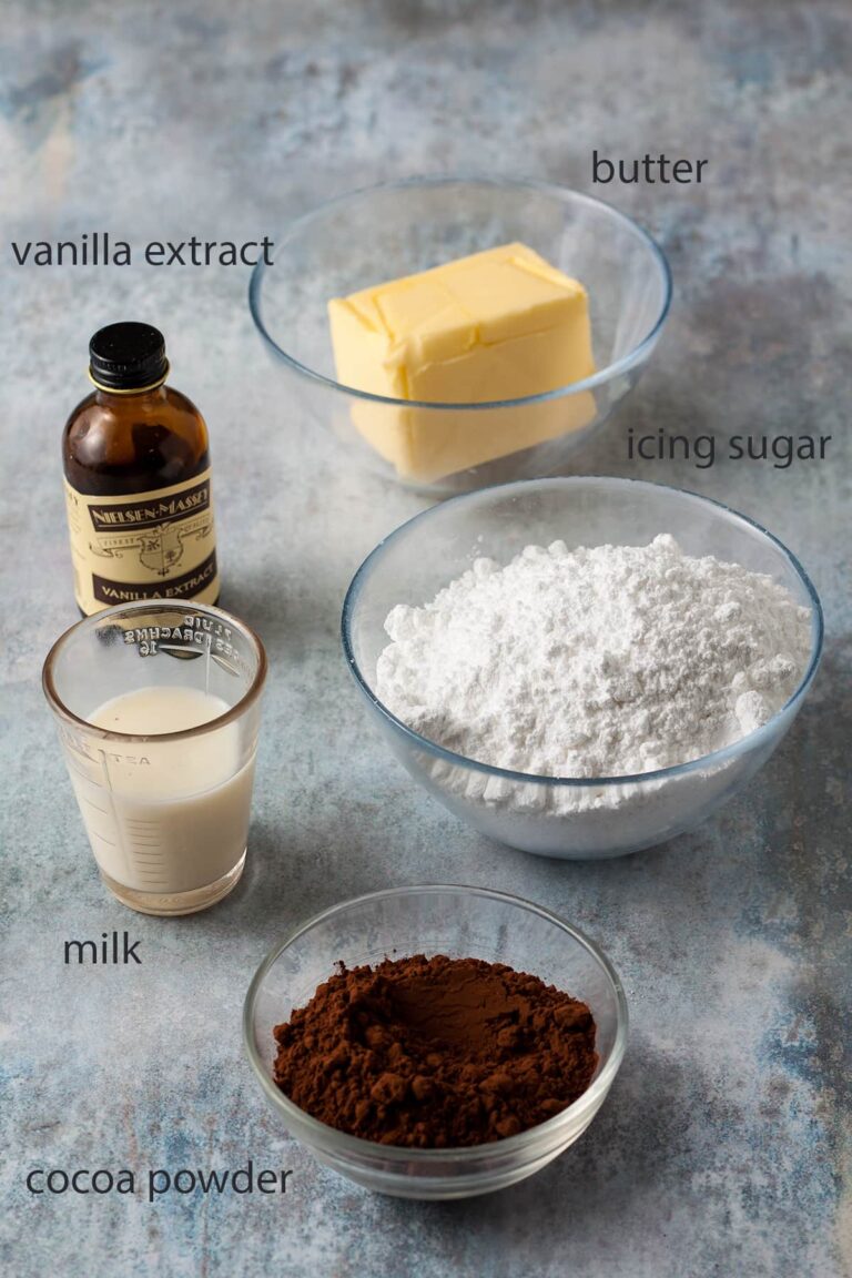 Easy chocolate buttercream icing | Only Crumbs Remain