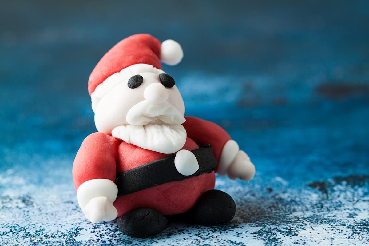 Easy Sugar Paste Santa Cake Decoration | Only Crumbs Remain